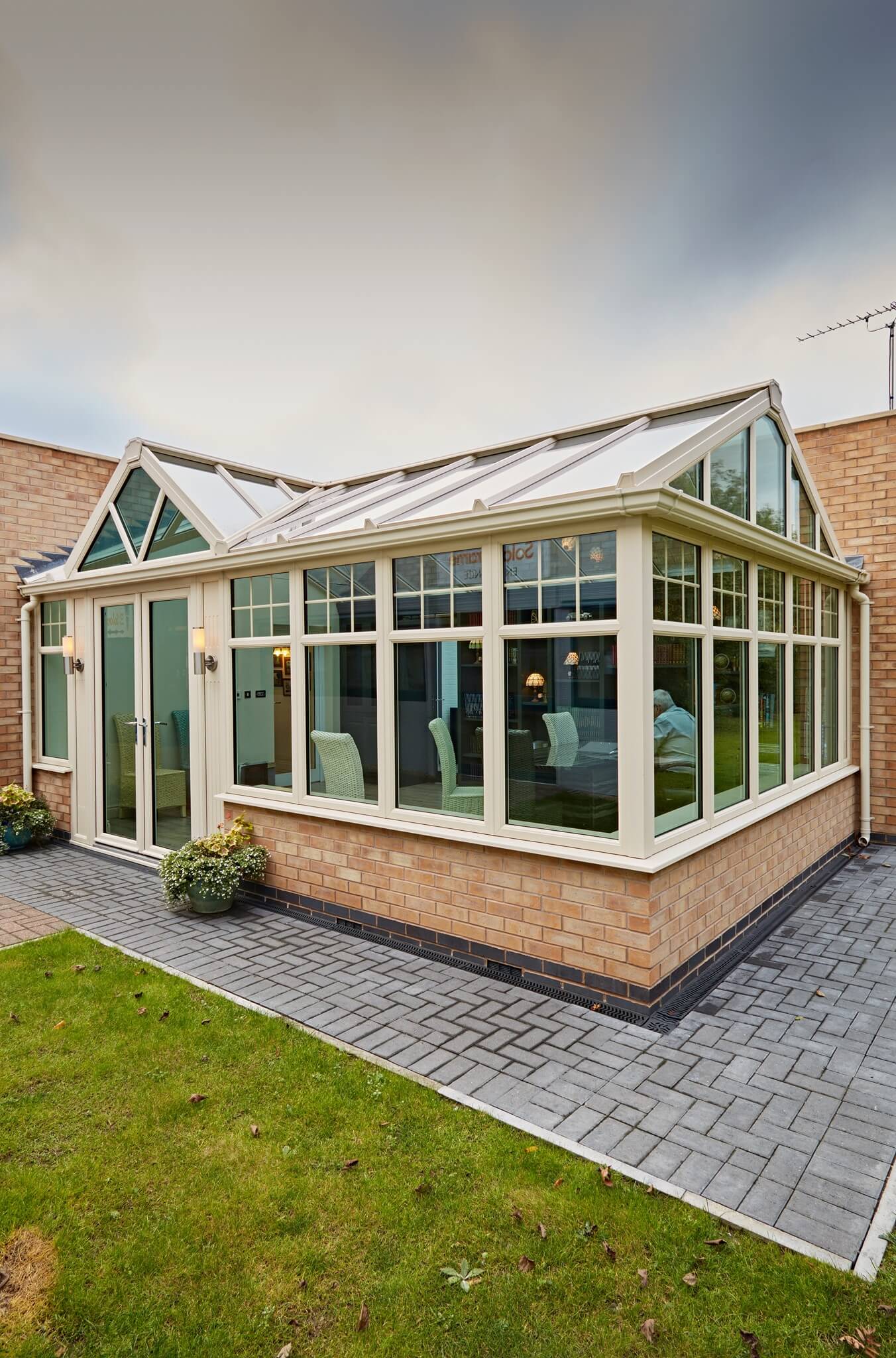 Explore Conservatory Styles in Huddersfield | Emereo
